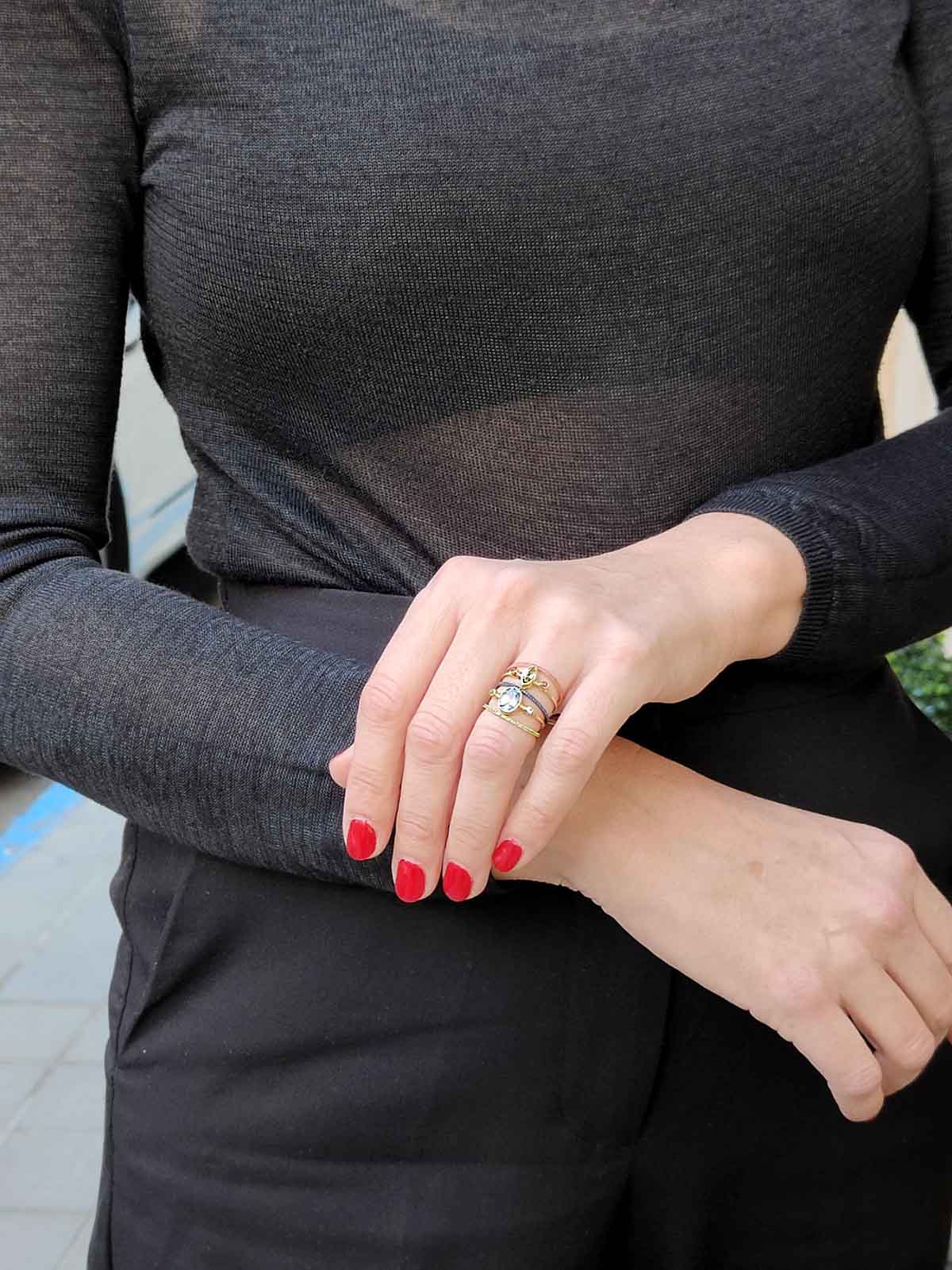 Engaste chatón o bisel en joyería fina: Elegancia discreta y protección ...