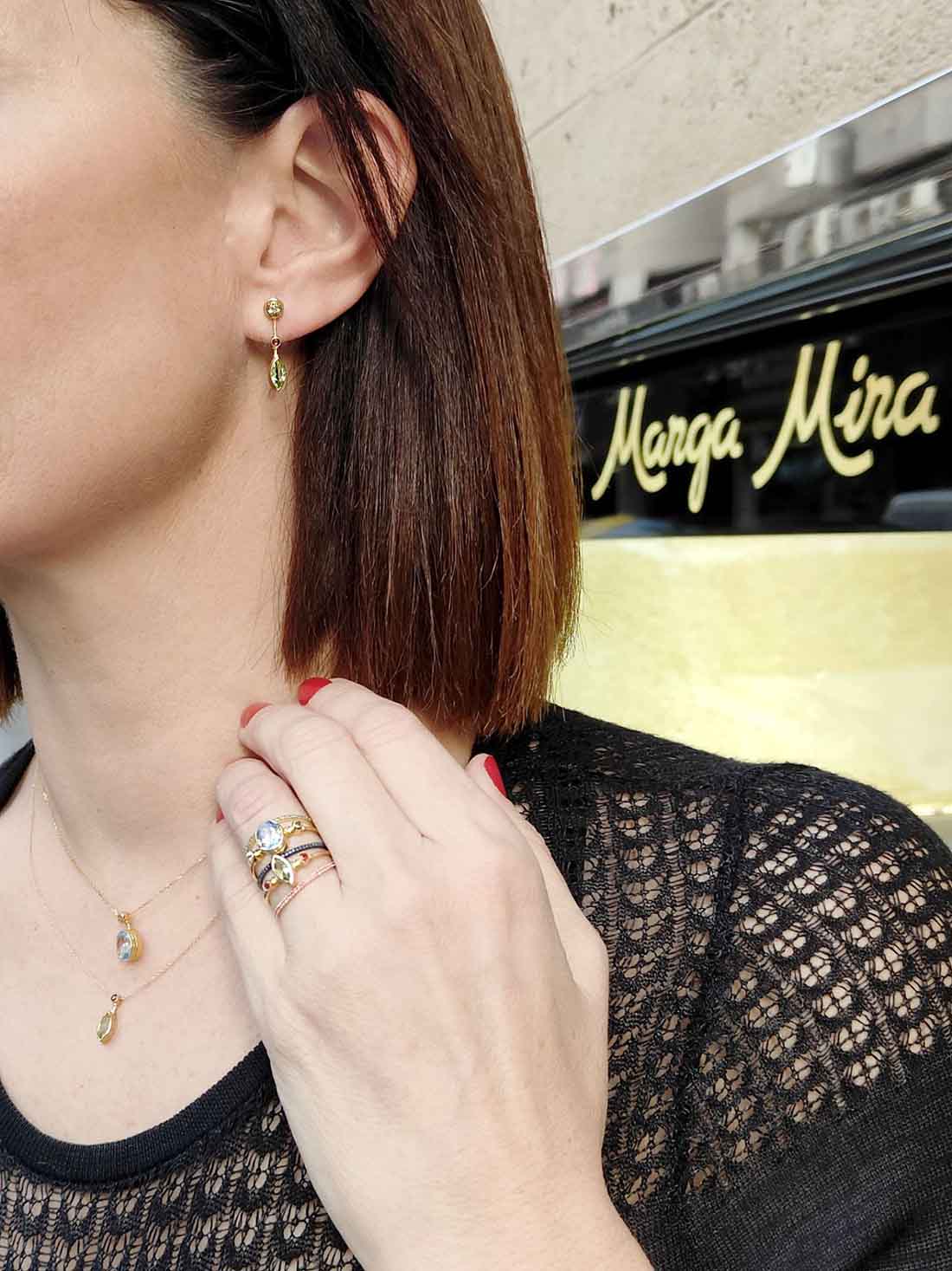 Engaste chatón o bisel en joyería fina: Elegancia discreta y protección ...