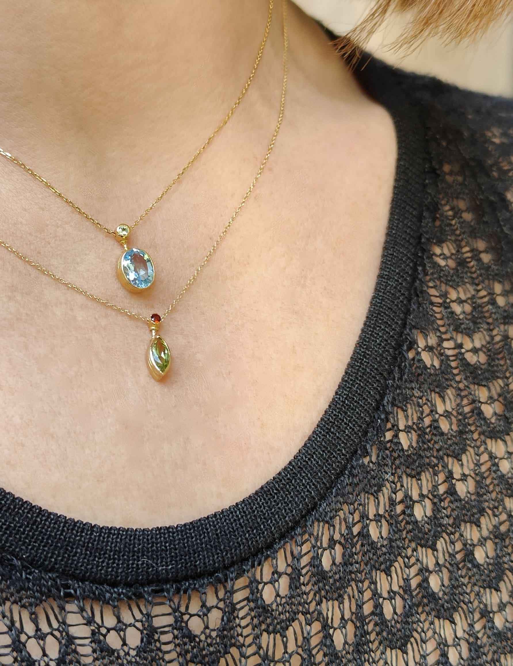 Engaste chatón o bisel en joyería fina: Elegancia discreta y protección ...